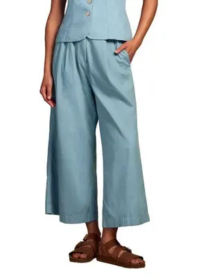 CELTIC & CO. Pleat Front Crop Pants - Chalk Blue