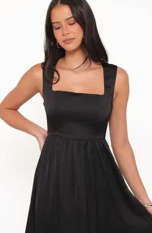 PETAL & PUP Elania Maxi Dress