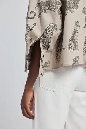 REISTOR Oversized Cropped Button-down Shirt With Animal Print