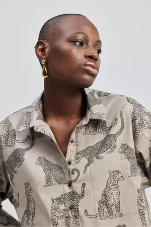 REISTOR Oversized Cropped Button-down Shirt With Animal Print