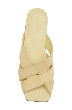 TOD'S T-strap Flat Sandals