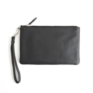ROYCE NEW YORK ROYCE New York Zippered Wristlet Wallet In American Nappa Leather Black