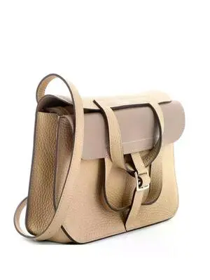 Hermès Halzan Bag Verso Clemence 25 Shoulder Bag - Neutrals