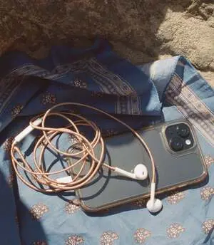 DÔEN Le Pom Pom & Headphones
