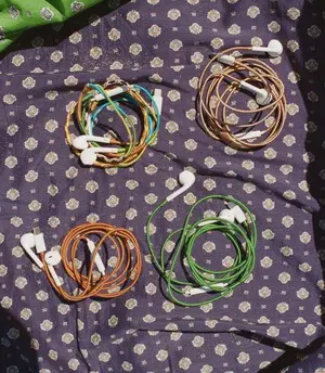 DÔEN Le Pom Pom & Headphones
