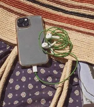 DÔEN Le Pom Pom & Headphones