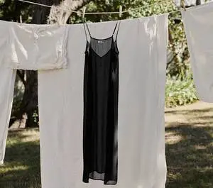 DÔEN Long Deep V-neck Slip - Black