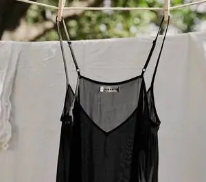 DÔEN Long Deep V-neck Slip - Black