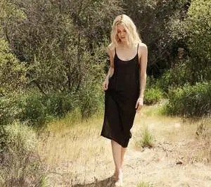 DÔEN Long Deep V-neck Slip - Black