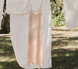 DÔEN DOEN Long Deep V-Neck Slip Conch