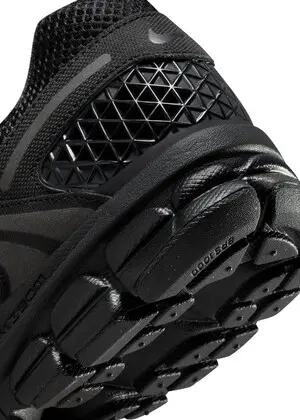 Nike Zoom Vomero 5 Athletic Sneakers - Black