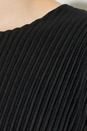 Issey Miyake Pleated T-shirt With A Crew Neck - Black