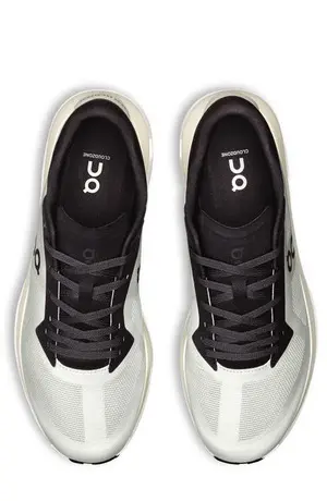 On Cloudze Sneaker - Ice/black