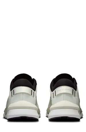 On Cloudze Sneaker - Ice/black