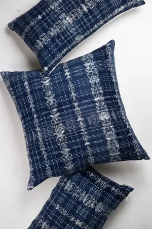 ARCHIVE NEW YORK Vintage Ikat Plaid Handwoven Cotton Throw Pillow - Blue