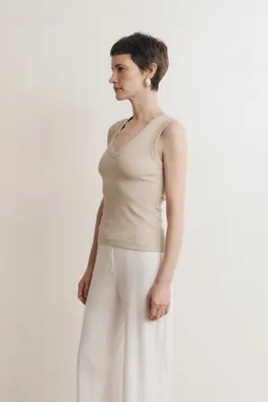 VIR VITA Kana Ribbed Scoop Neck Tank