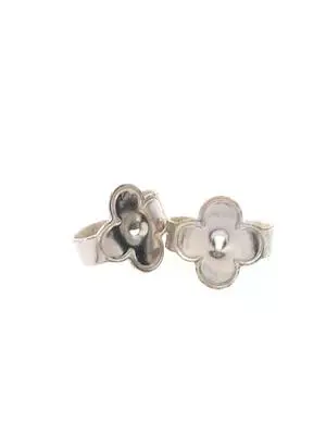 LOUIS VUITTON Essential V Stud Earrings