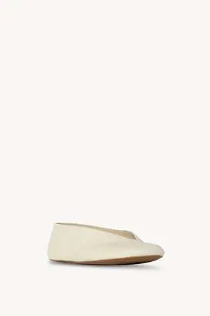 THE ROW Fay Flat Two Slip-on Shoes - Shell