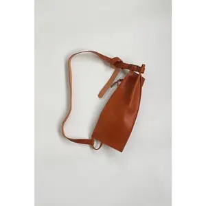 HARPER THE LABEL The Offset Sling Bag - Saddle