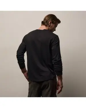 JAMES PERSE Shirttail Hem Crew Tee - Black