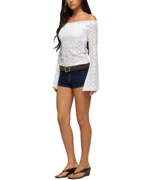 EDIKTED Off-shoulder Lace Top