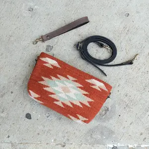 AMASOUK Tierra Del Sol Convertible Clutch