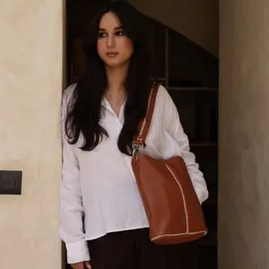 AMASOUK Sabra Leather Shoulder Bag - Saddle