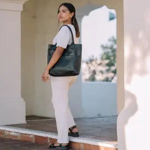 AMASOUK Classic Structured Leather Tote Bag