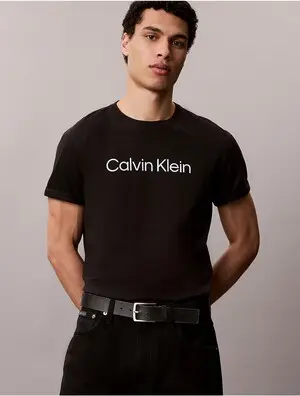 Calvin Klein Standard Logo Graphic Classic T-shirt