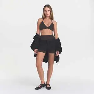 SKIMS T Back Triangle Bra | Deep Neutral | | Nike Studio Stretch - Dark Roast