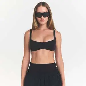 SKIMS Seam Front Micro Bra | Black | | Nike Studio Stretch - Obsidian