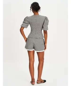 MISS CIRCLE NEW YORK Qutayla Gingham Lace Trim Shorts - Black