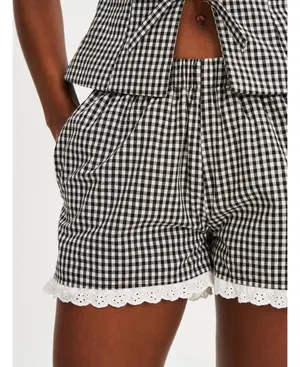 MISS CIRCLE NEW YORK Qutayla Gingham Lace Trim Shorts - Black
