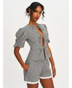 MISS CIRCLE NEW YORK Qutayla Gingham Lace Trim Shorts - Black