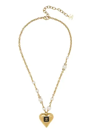 Chanel Tone Chain Necklace With Faux Pearl Details And Cc Logo Heart Pendant - Black