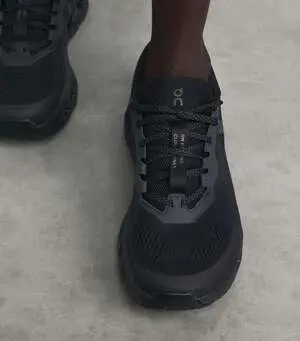 On Cloudrunner 3 Athletic Trainers - Black
