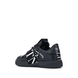 Valentino Garavani Vl7n Round Toe Low-top Sneakers