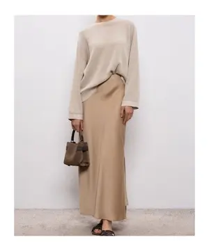 Brunello Cucinelli Ribbed Crew Neck Long Sleeve Sweater - Beige