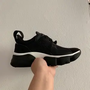 Givenchy Jaw Chunky Low-top Sneakers - Black