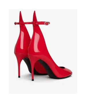 Alaïa Round Toe Stiletto High Heels With Adjustable Buckle - Cherry Red
