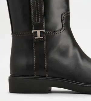 TOD'S Round Toe Ankle Boots With Side Straps And Logo Detail - Black