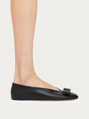 FERRAGAMO Round Toe Bow Detailed Ballet Flats - Black