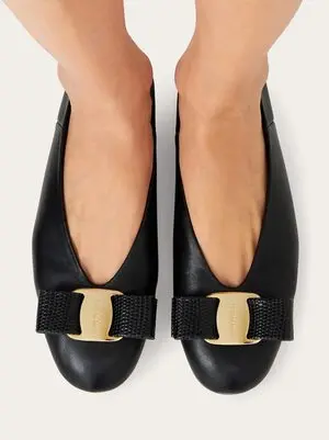 FERRAGAMO Round Toe Bow Detailed Ballet Flats - Black