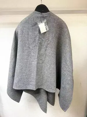 Max Mara Serra Logo Patch Cape - Gray