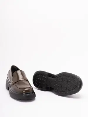 TOD'S Logo Plaque Slip-on Loafers - Black