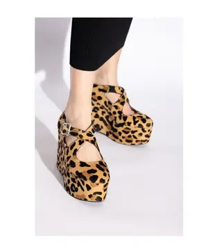 Alaïa Leopard Print Round Toe High Heel Mary Janes - Brown