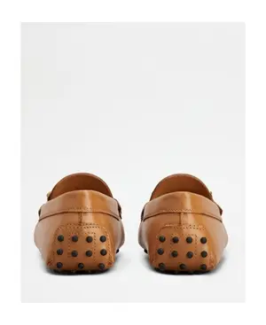 TOD'S Kate Gommino Driving Flats With Metal Chain Detailing - Brown