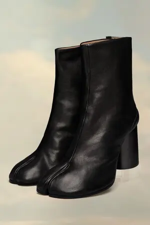 MAISON MARGIELA Tabi Ankle Boots - Black