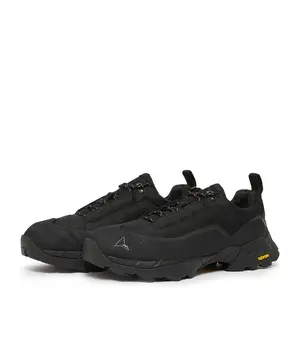 ROA Quilted Round-toe Low-top Sneakers