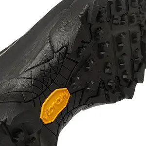 ROA Quilted Round-toe Low-top Sneakers